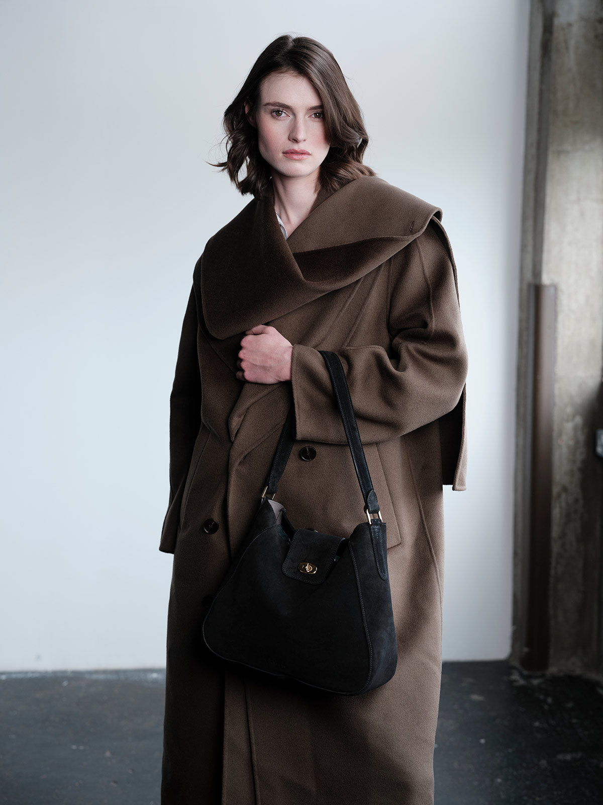 Tusting Hazel Leather Hobo-Style Slouch Shoulder Bag