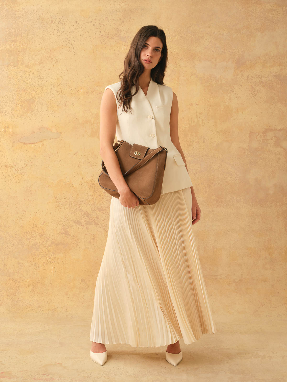 Tusting Hazel Leather Hobo-Style Slouch Shoulder Bag