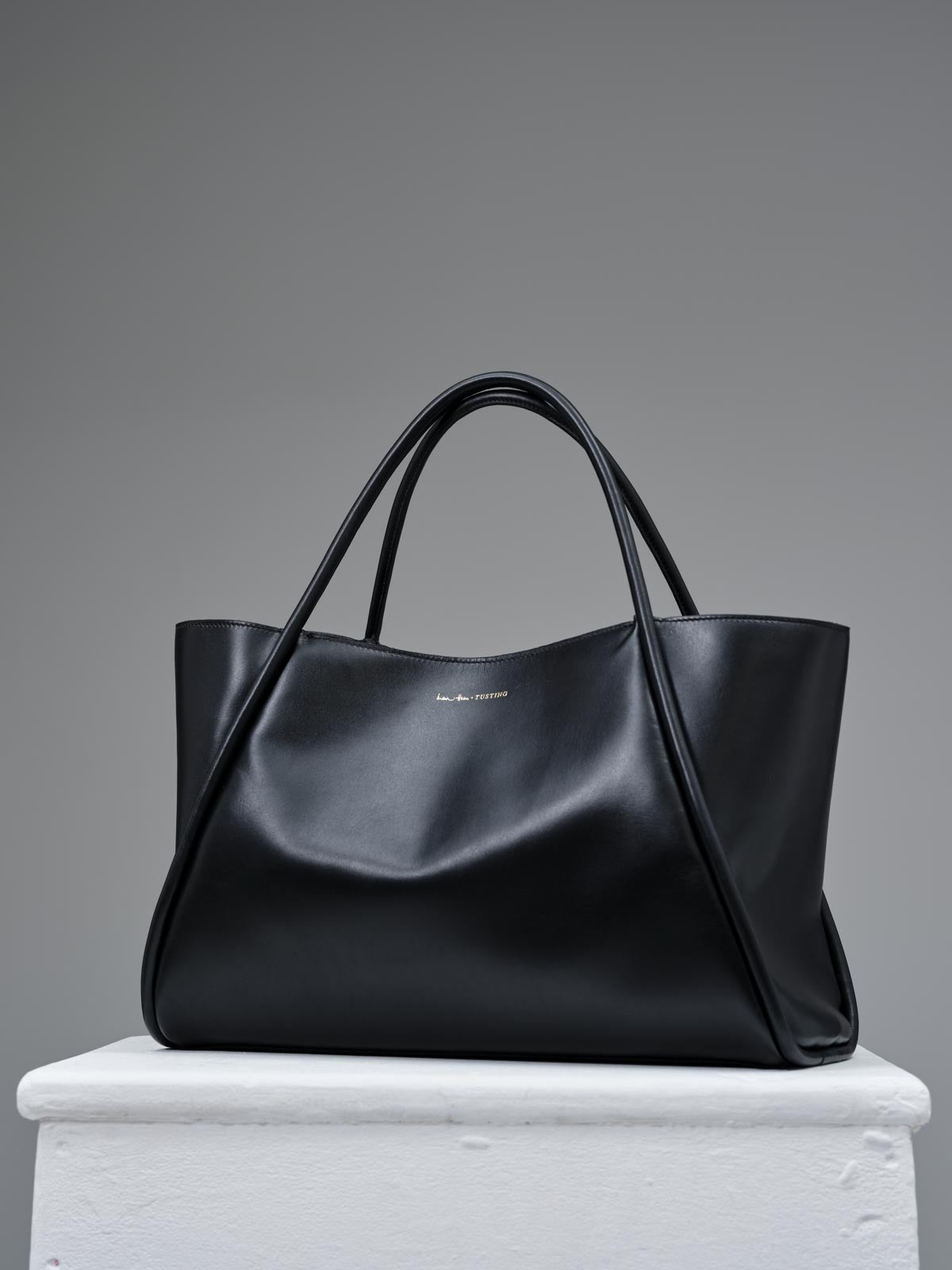 India Hicks Midnight Savannah Leather Tote – Tusting