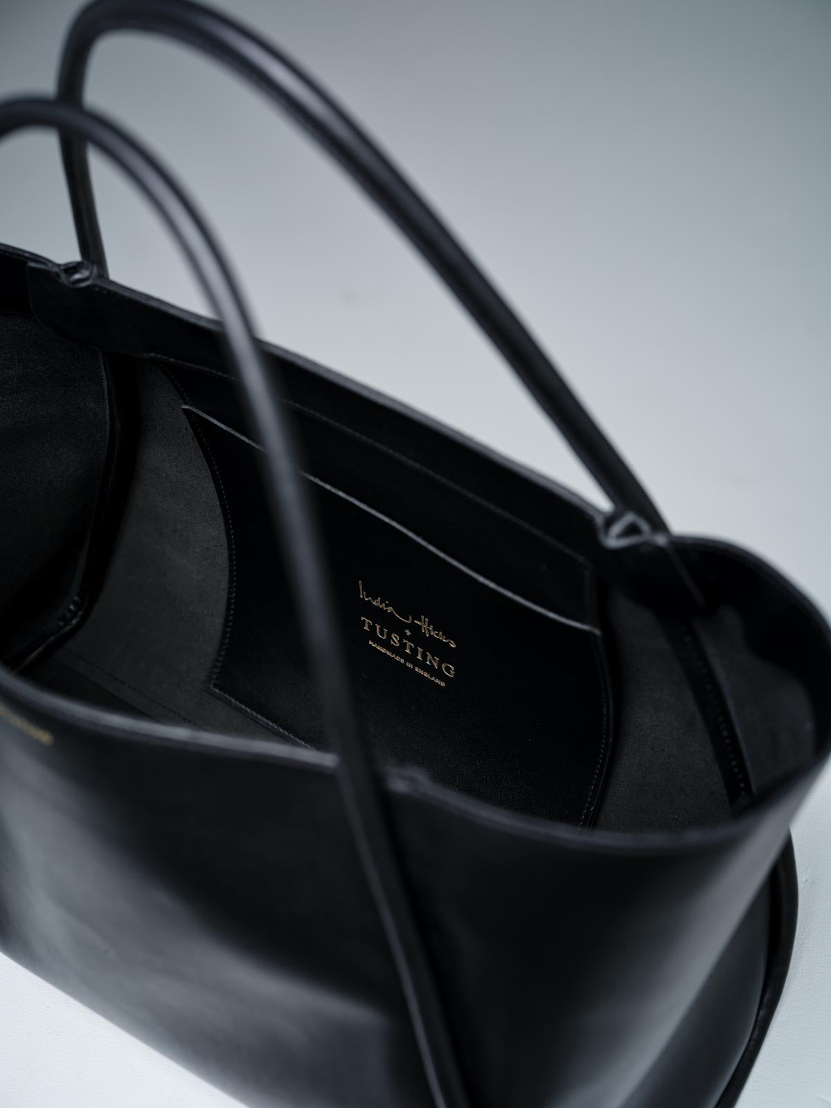 India Hicks Midnight Savannah Leather Tote – Tusting