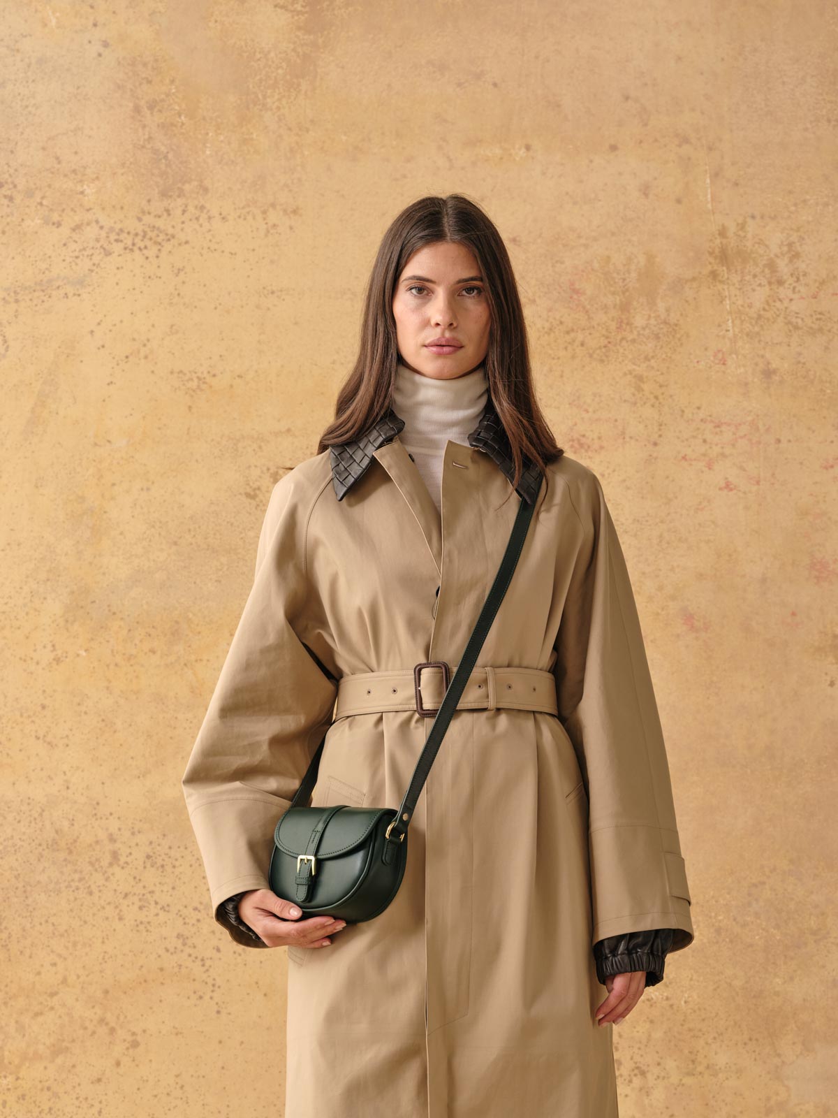 Tusting Mini Cardington Leather Curved Crossbody Bag