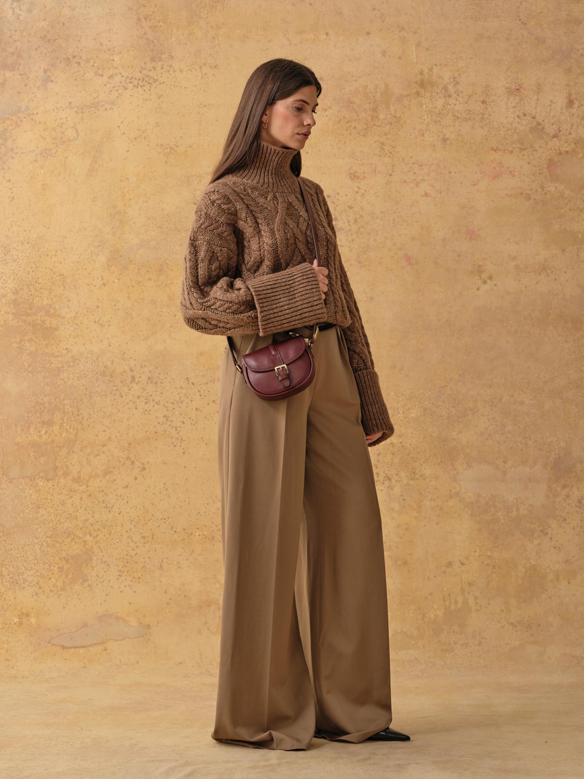 Tusting Mini Cardington Leather Curved Crossbody Bag