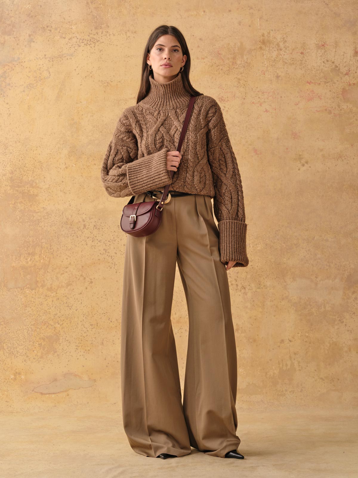 Tusting Mini Cardington Leather Curved Crossbody Bag