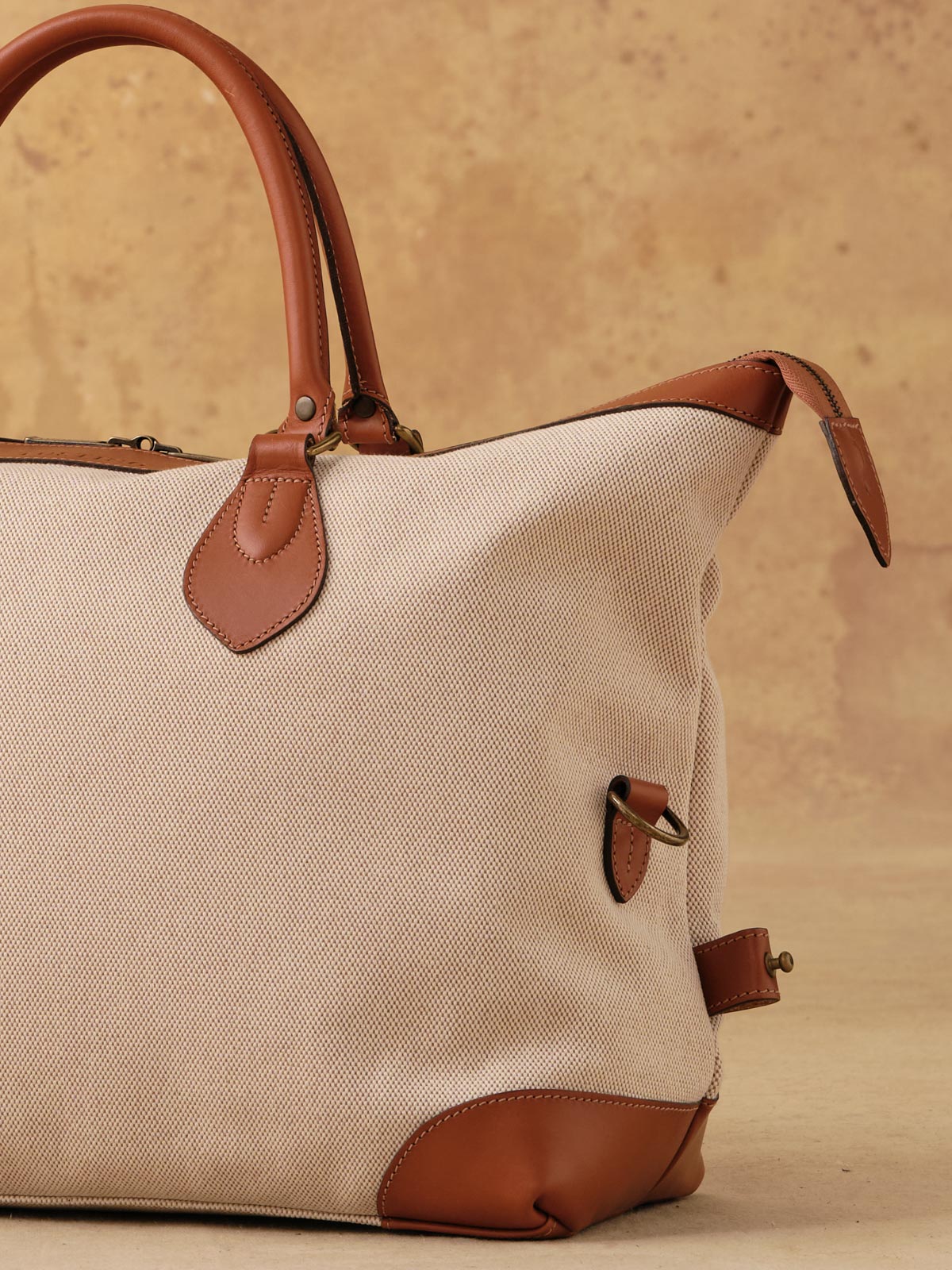 Como Explorer Cream and Tan Weekend Bag Small | Tusting